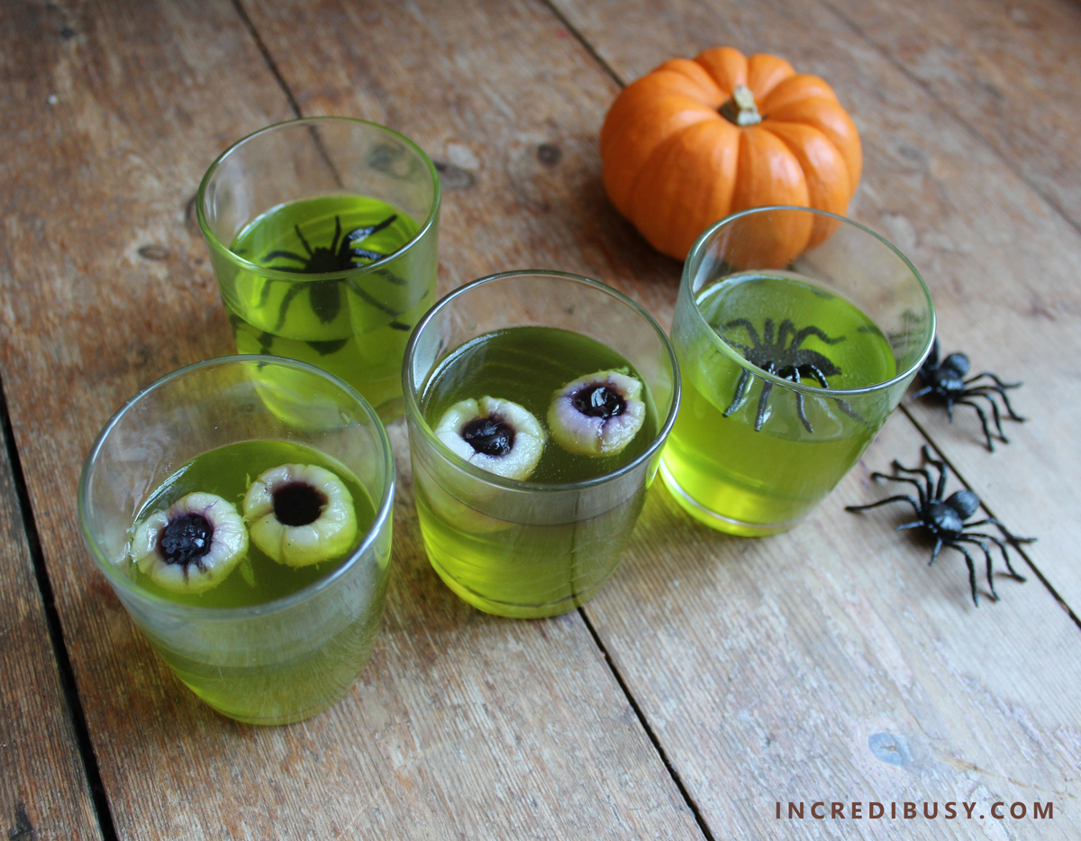 Halloween party food - Jello eyeballs and spiders - Incredibusy